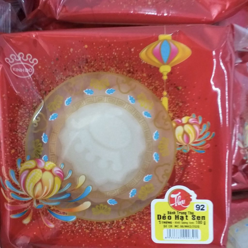 Kinh Do Lotus Mooncake/ Banh Trung Thu Deo Hat Sen (180gr) - A Chau Market
